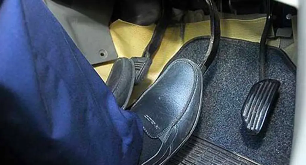 5 Penyebab Pedal Rem Mobil Dalam Saat Diinjak | Auto2000